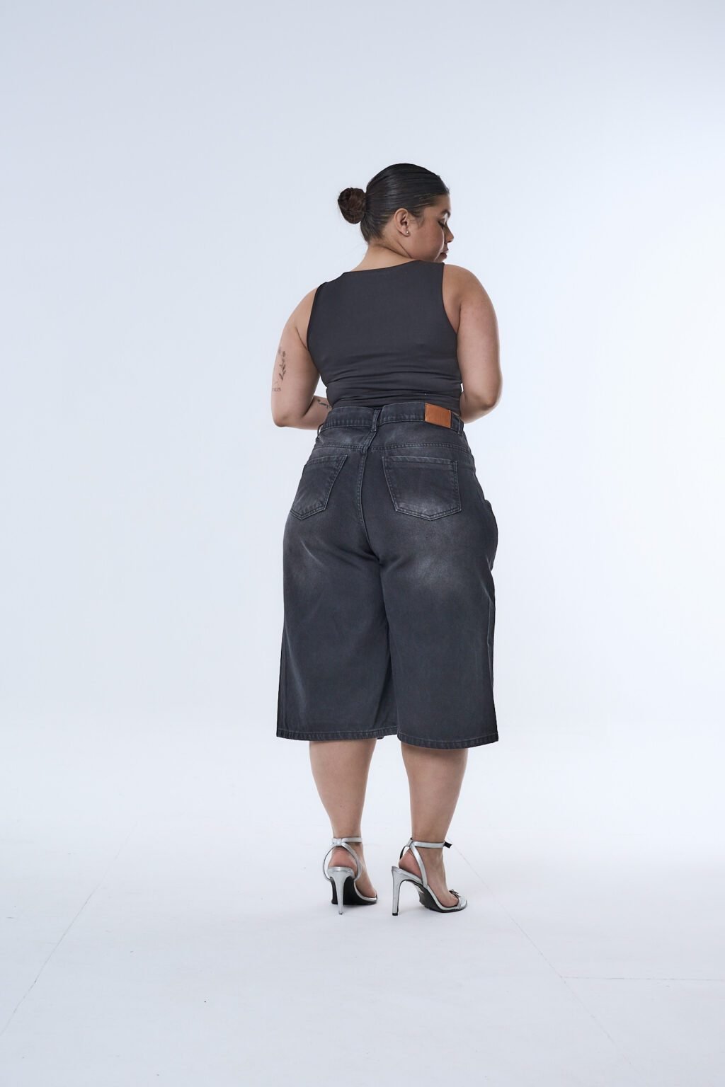 BERMUDA JORT ELYSSA BIGOTE rigido – Cheta Jeans